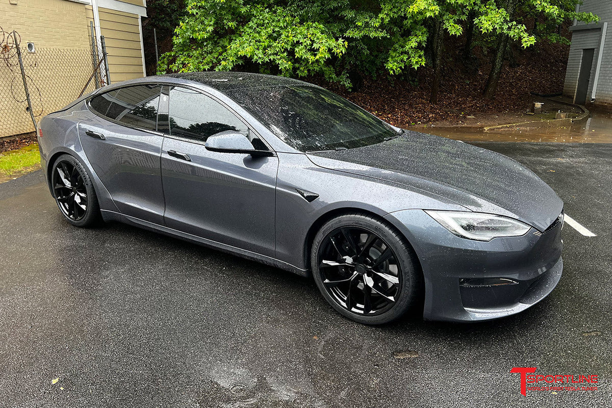 Midnight Silver Metallic Tesla Model S with 20" TSS Wheels in Gloss Bl ...